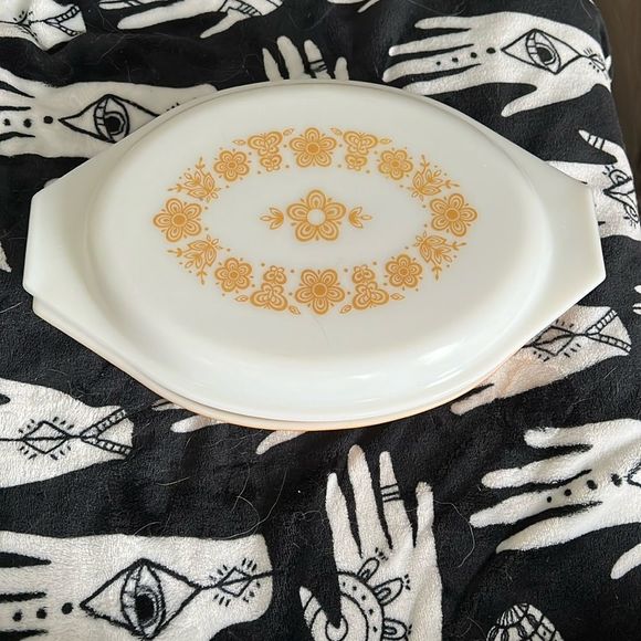 Pyrex | Kitchen | Vintagepyrex Butterfly Gold Quart Divided Casserole ...